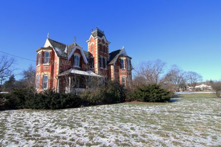 Hambly House in Nobleton - Ontario Abandoned Places